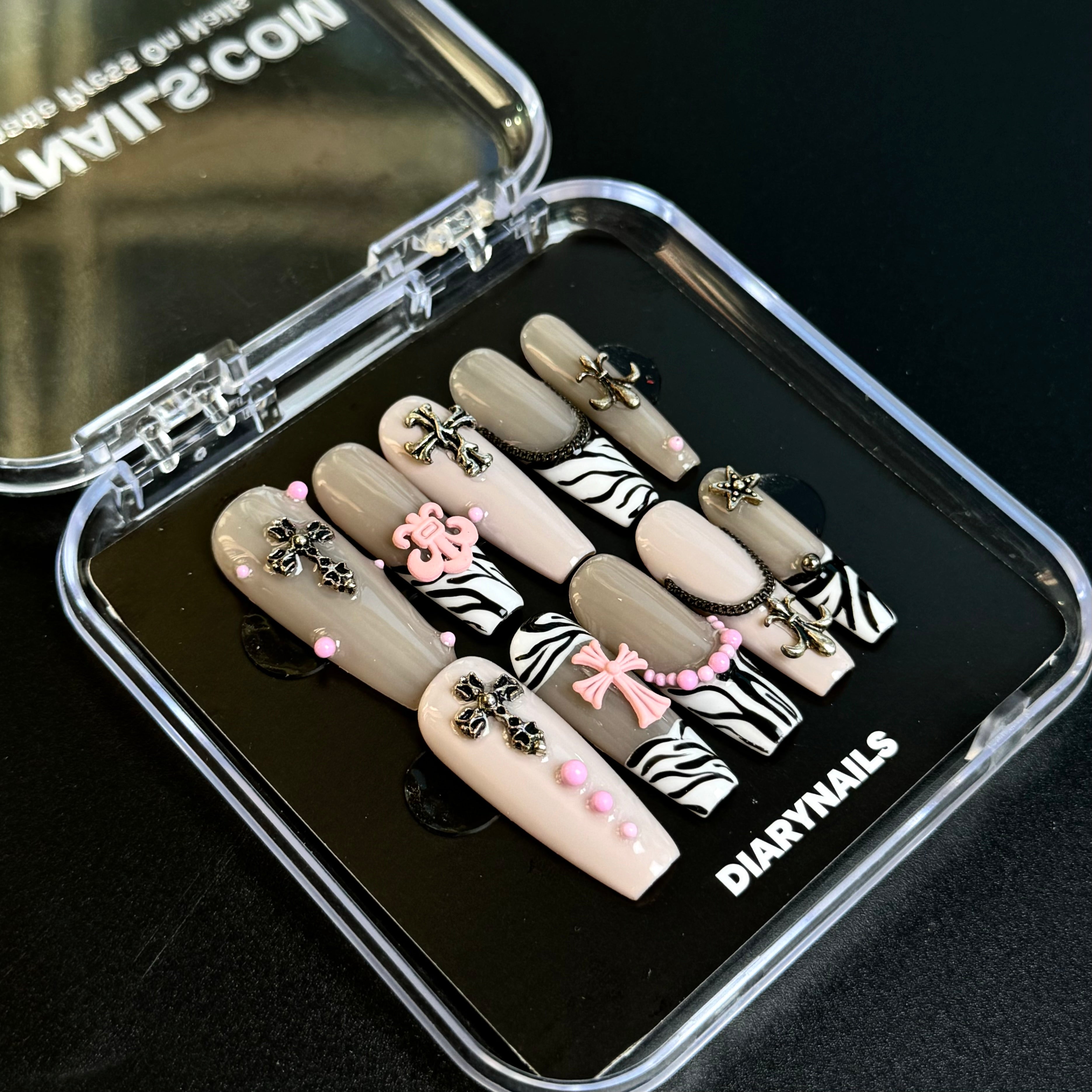 Crucifix Nightmare – Diary Nails