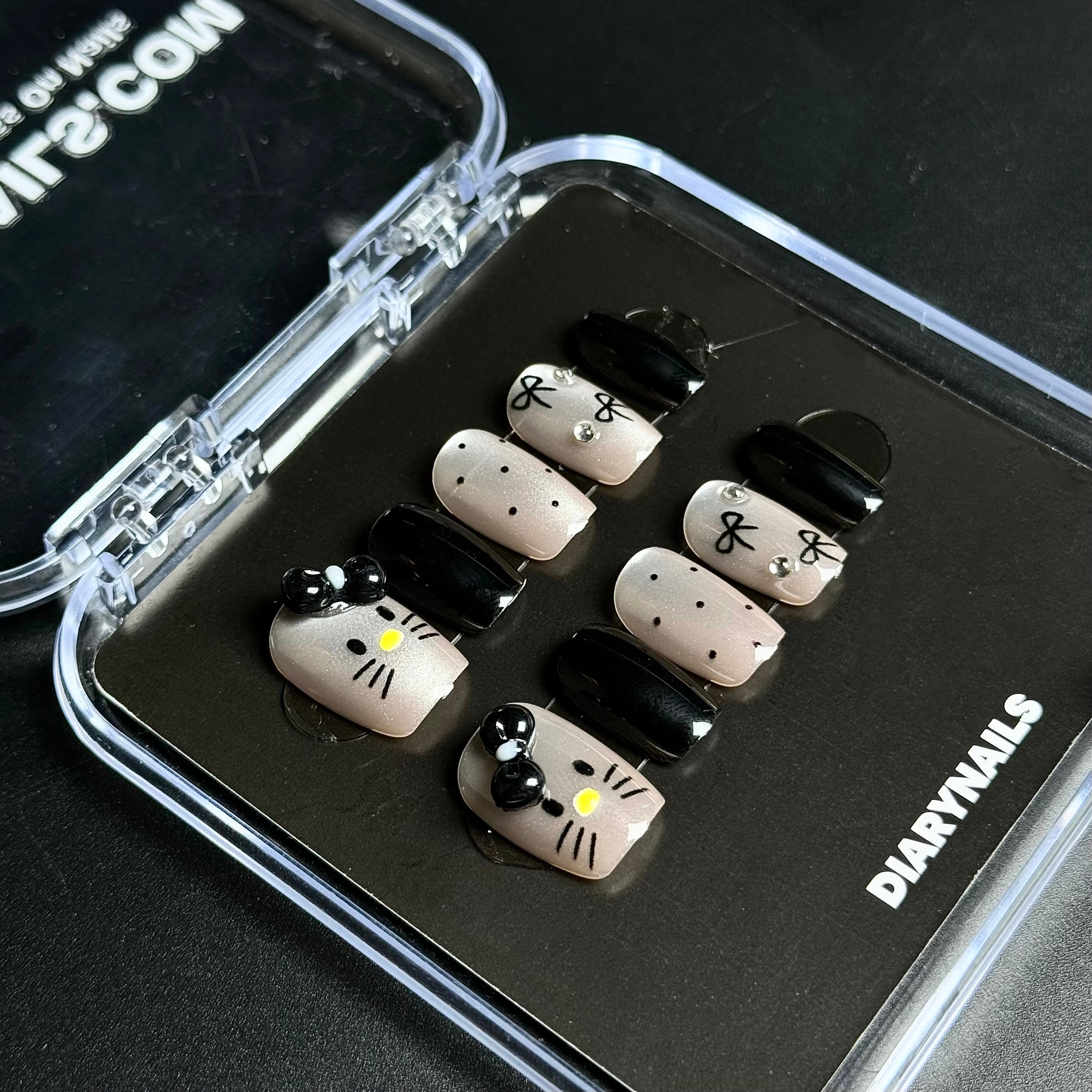 Black Kitty – Diary Nails