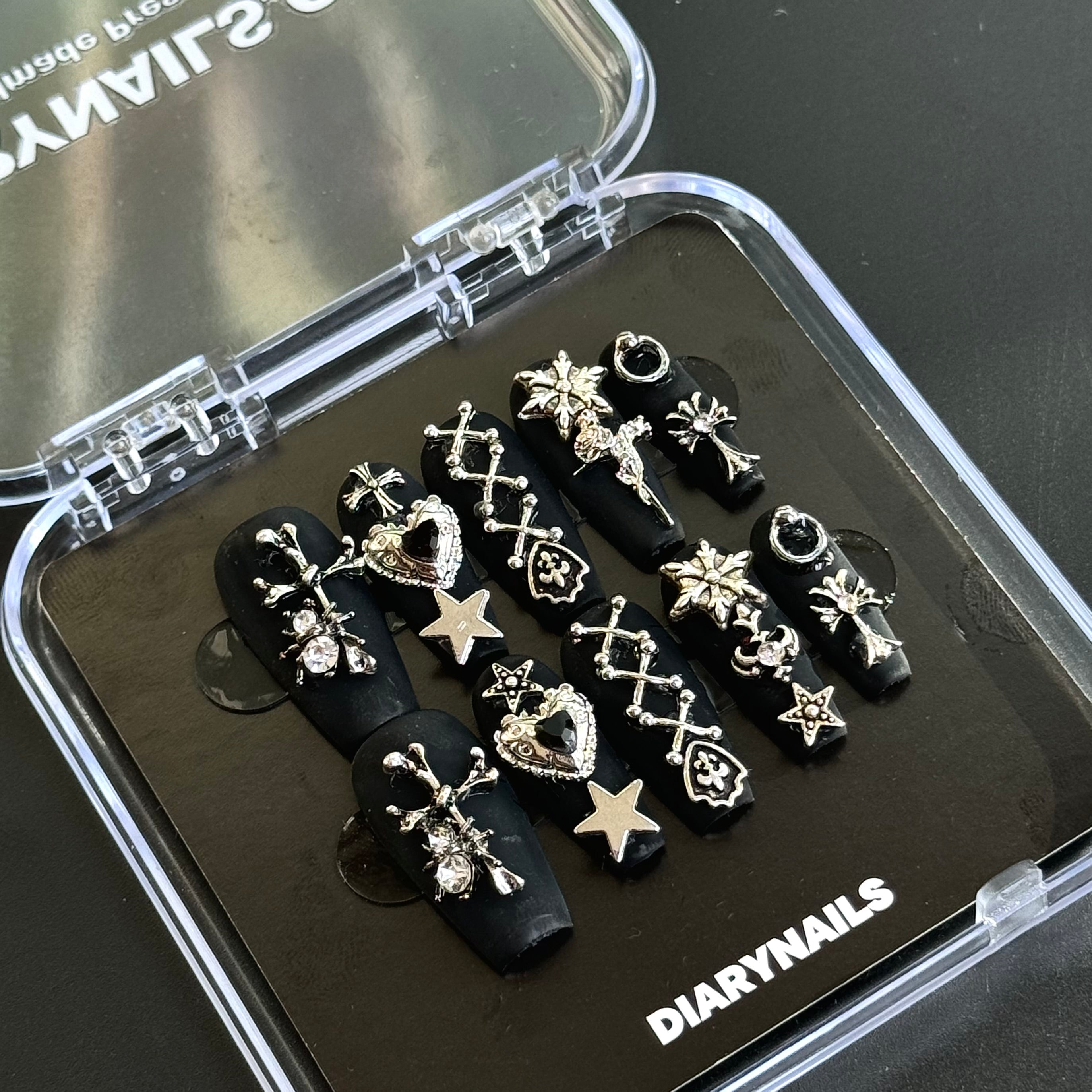 CH Dagger – Diary Nails