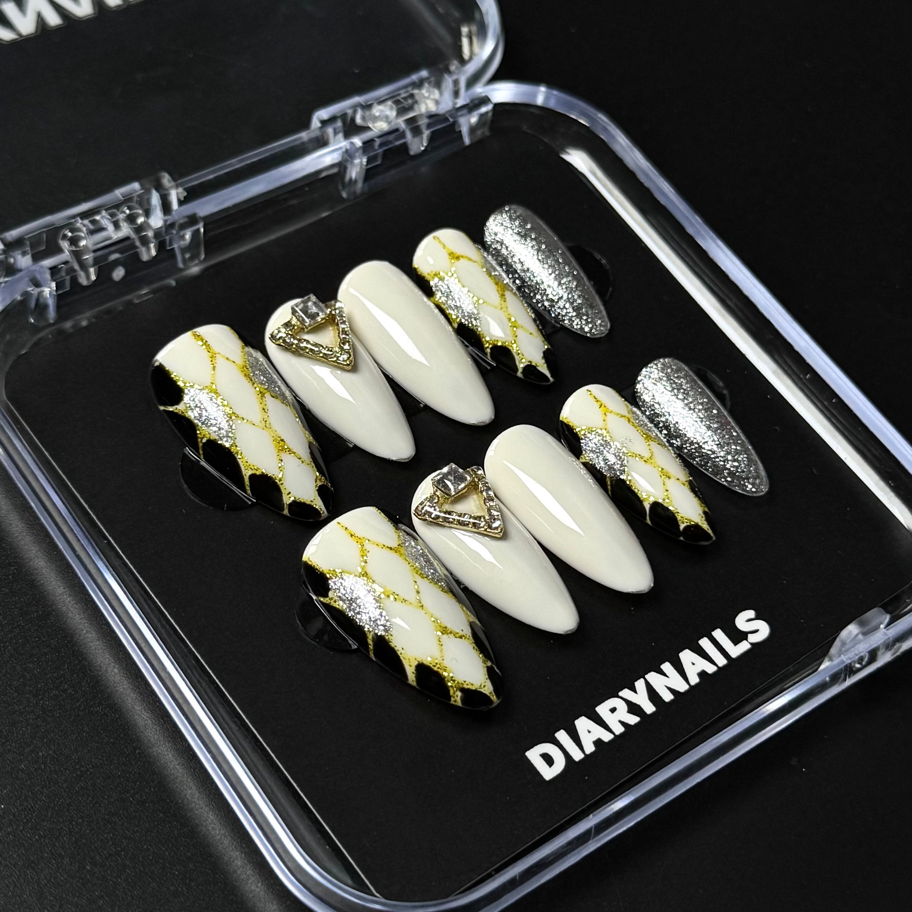 Medusa – Diary Nails